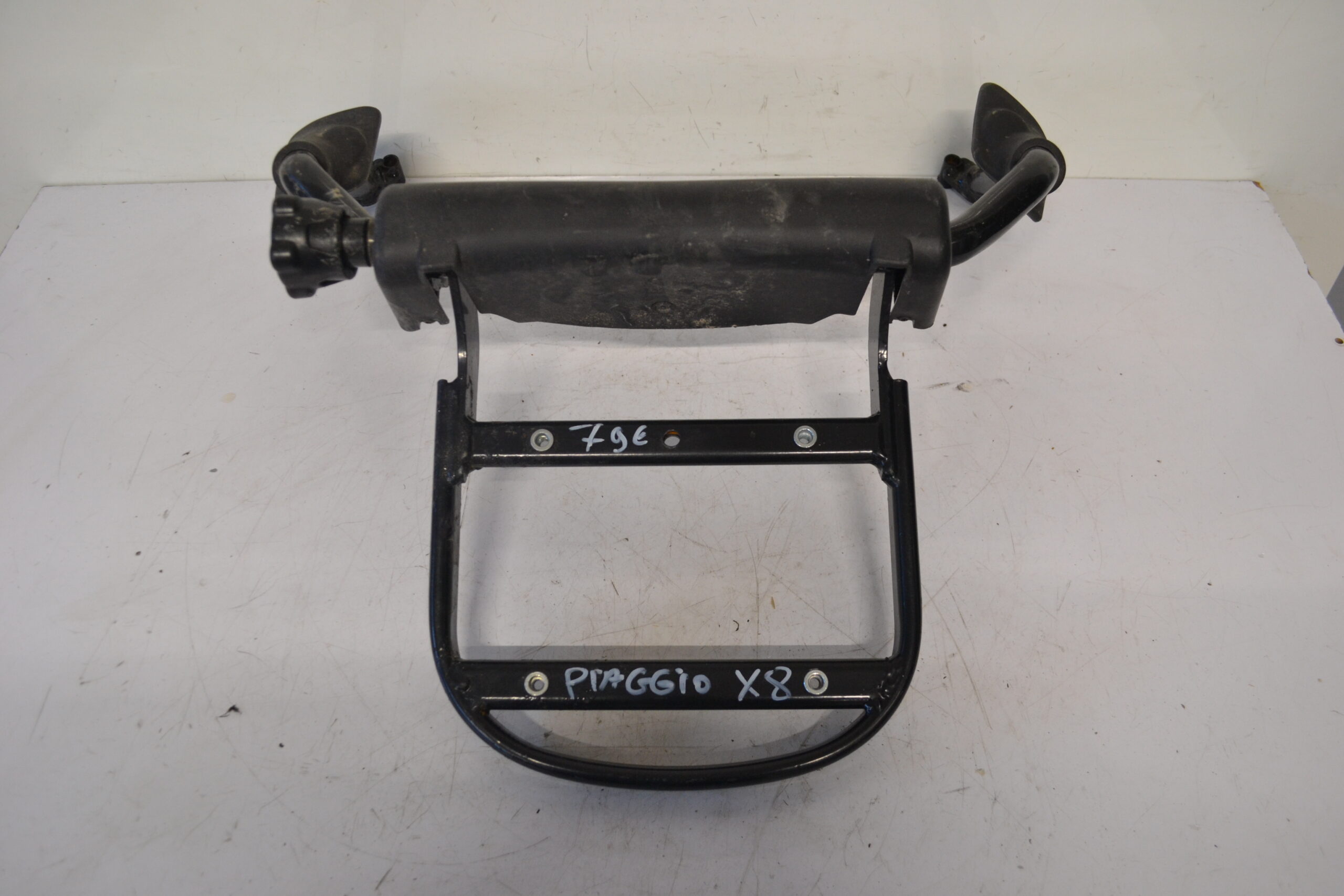 SUPPORT TOP CASE PIAGGIO X8 - Pièces moto Languedoc